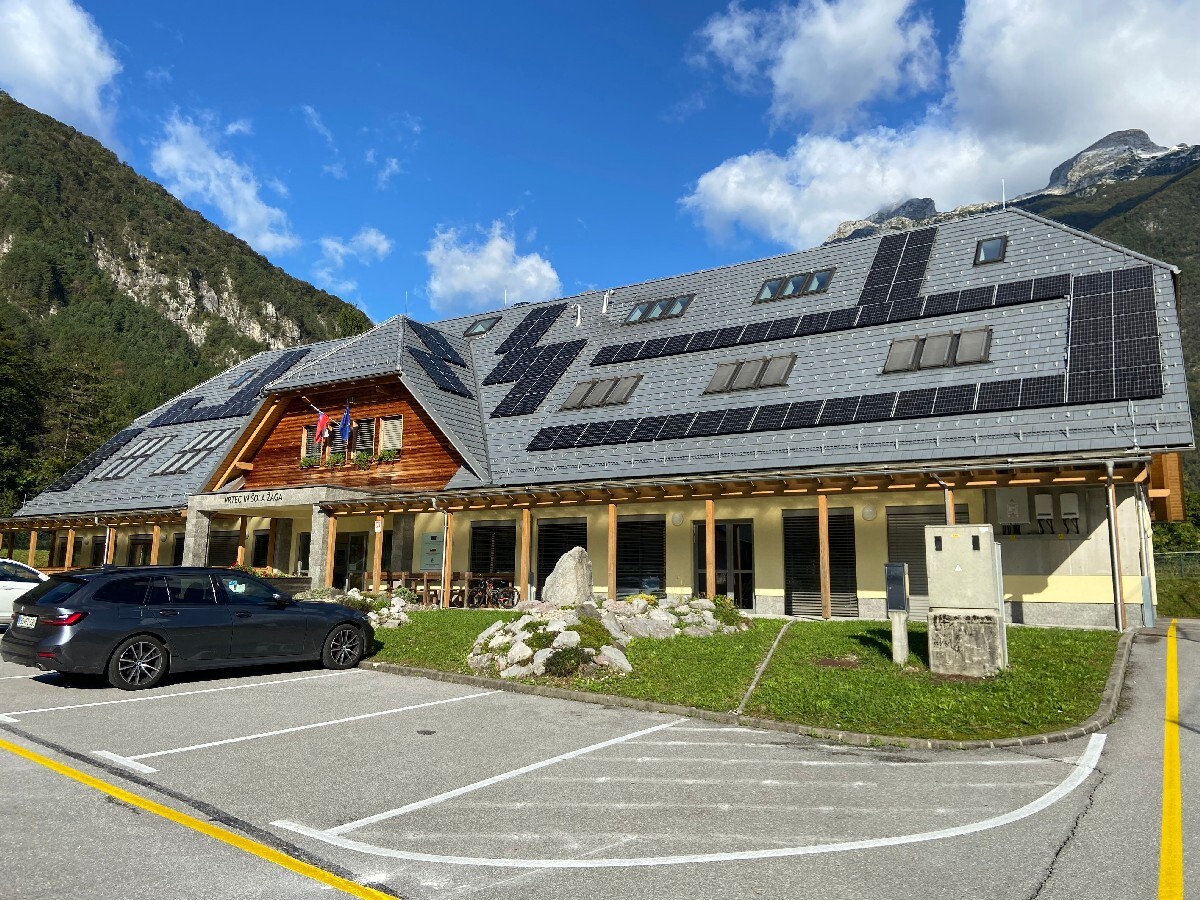 IZGRADNJA IN PRIKLJUČITEV SONČNE ELEKTRARNE NA PODRUŽNIČNI ŠOLI ŽAGA - obcina.bovec.si
