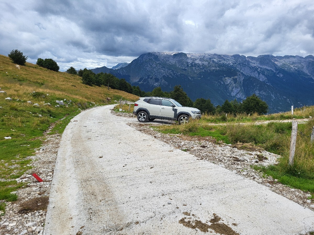 CESTA NA BOŽCO POD VRHOM BETONIRANA - obcina.bovec.si