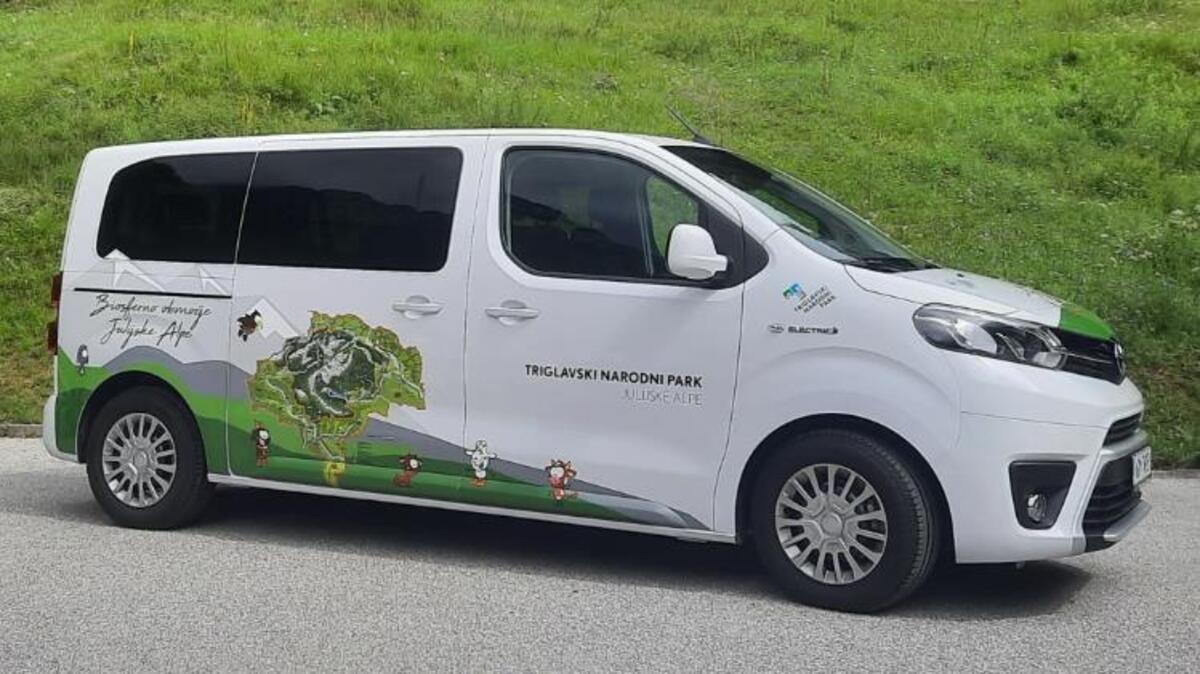 POVABILO K ODDAJI PONUDBE ZA IZVAJANJE PREVOZOV Z E-KOMBIJEM V OBČINI BOVEC V LETU 2026 - obcina ...